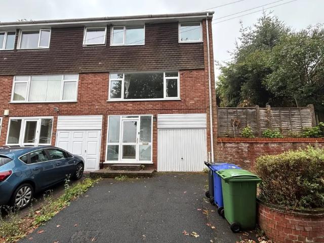 3 bedroom property to let in Halesowen, West Midlands £1,200 pcm
