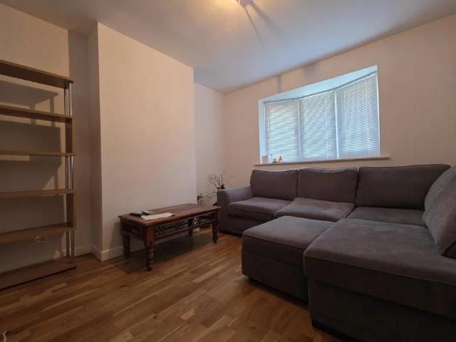 3 bedroom property to let in Havacre Lane, Bilston, WV14 £1,200 pcm