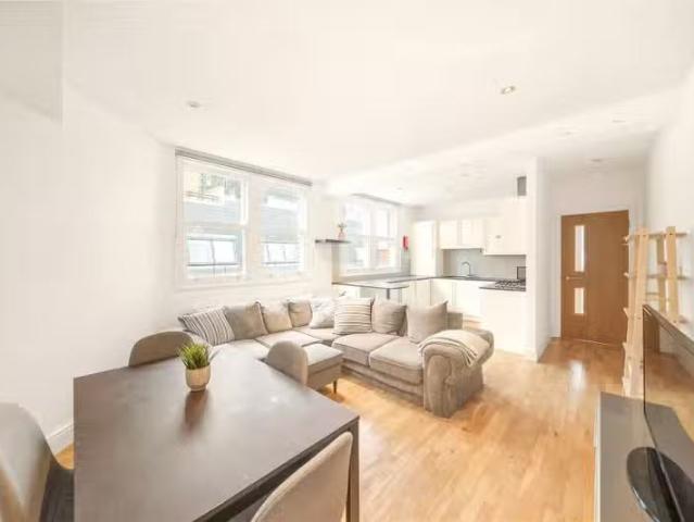 3 bedroom property to let in High Holborn, London, WC1V £7,5.