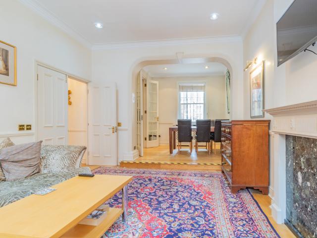 3 bedroom property to let in Holbein Mews, London, SW1W £6,000 pcm