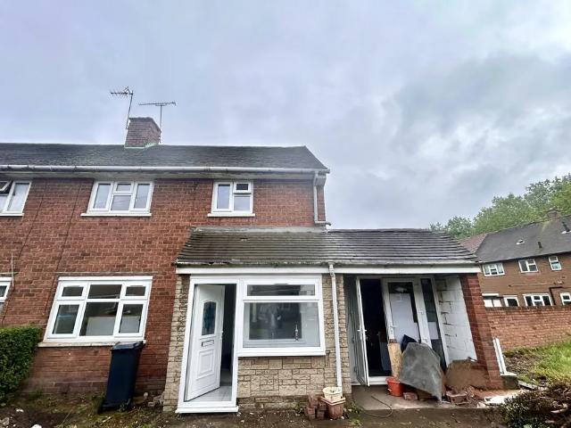 3 bedroom property to let in Hough Road, Walsall, WS2 £1,200 pcm