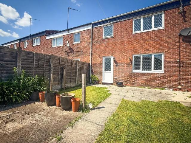 3 bedroom property to let in Ibstock Close, Redditch £1,200 pcm