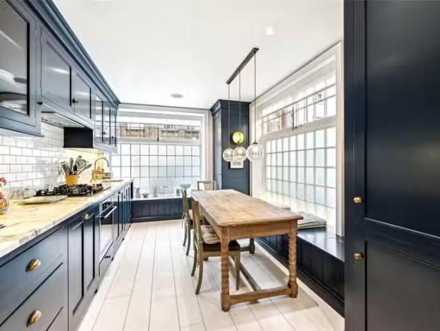 3 bedroom property to let in Justice Walk, London, SW3 £10,1.