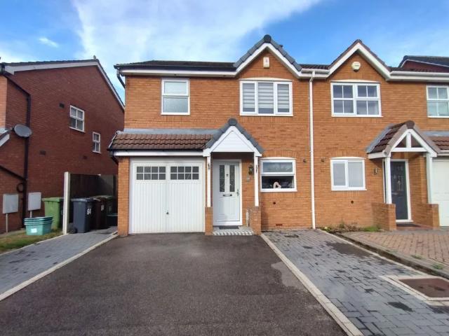 3 bedroom property to let in Ludworth Avenue, Marston Green £1,450 pcm