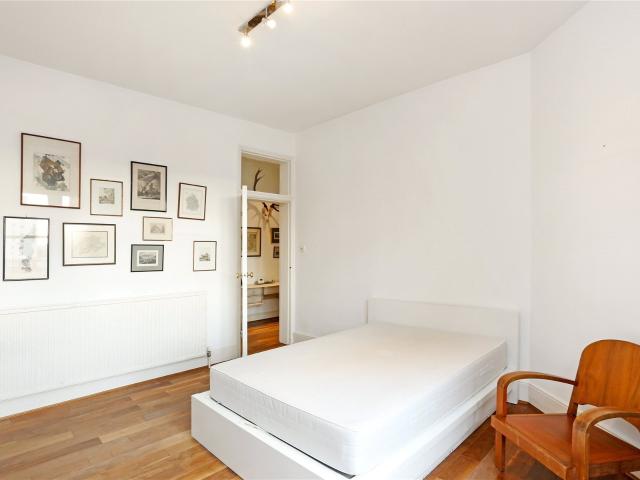 3 bedroom property to let in Lurline Gardens, London, SW11 £3,500 pcm