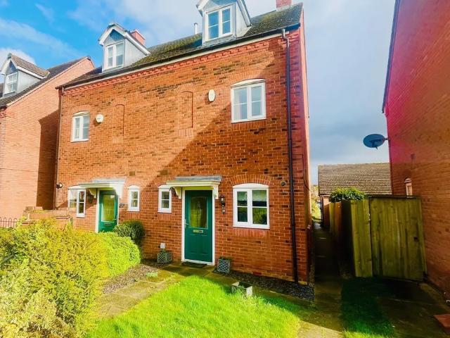 3 bedroom property to let in Lawrence Way, Lichfield £1,400 pcm
