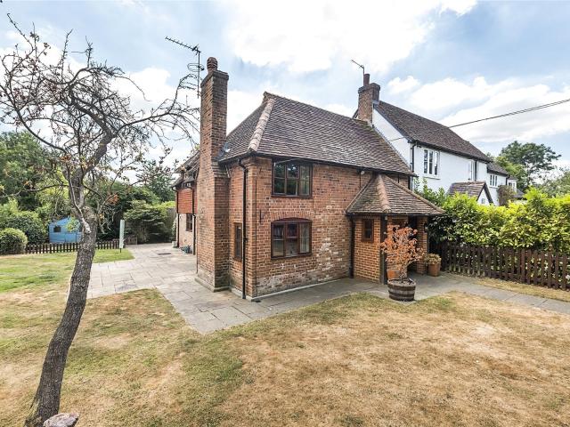 3 bedroom property to let in Long Reach, West Horsley, Leatherhead, Surrey, KT24 £2,975 pcm