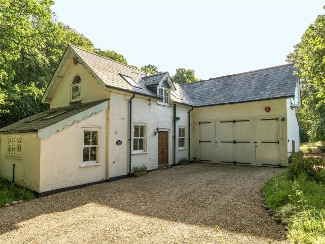 3 bedroom property to let in Rodlease Lane, Boldre, Lymington, SO41 £3,000 pcm