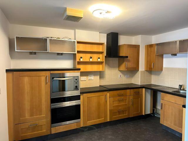 3 bedroom property to let in Royal Plaza, 2 Westfield Terrace, Sheffield, S1 4GD £1,300 pcm