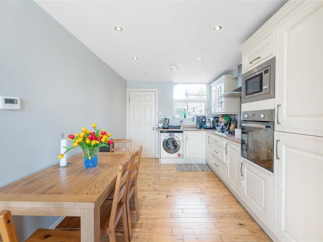 3 bedroom property to let in St. Mary's Road, London, SE25 £2,000 pcm