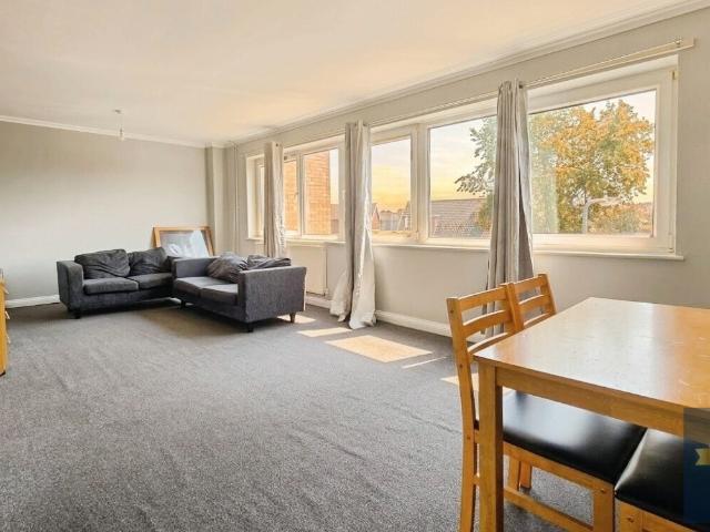 3 bedroom property to let in St. Lukes Close, Colchester £1,400 pcm
