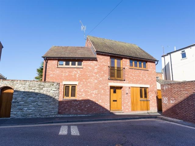 3 bedroom property to let in Strand Street, Poole £1,700 pcm