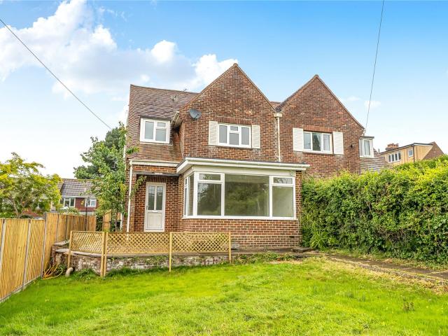 3 bedroom property to let in Southern Road, Lymington, Hampshire, SO41 £1,825 pcm