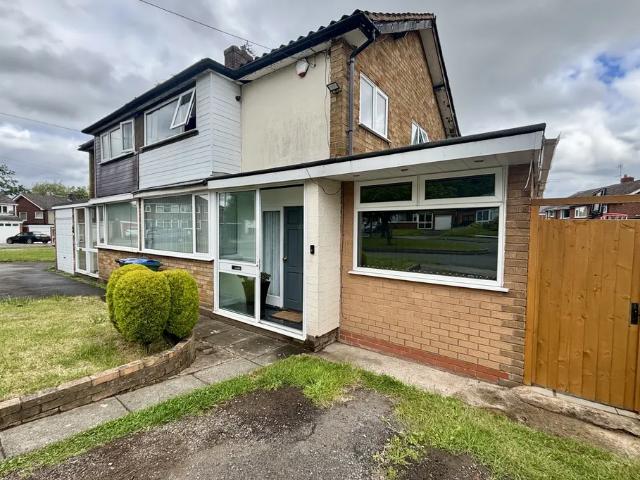 3 bedroom property to let in Theodore Close, Oldbury B69 £1,250 pcm