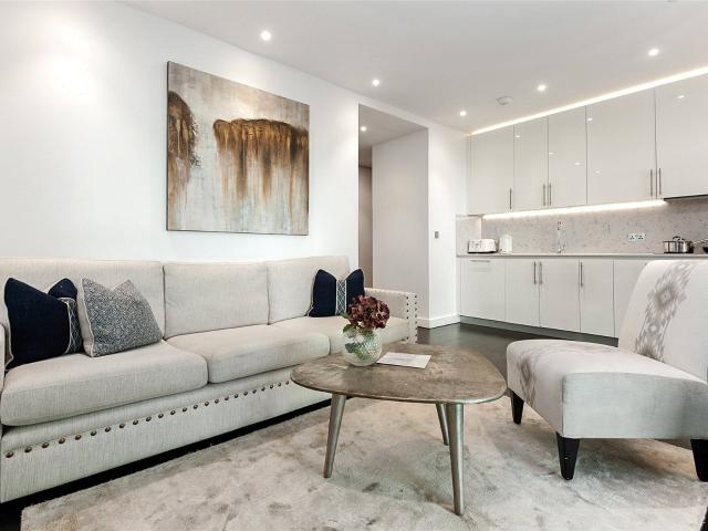 3 bedroom property to let in Thornes House, 4 Charles Clowes Walk, London, SW11 £1,785 pw