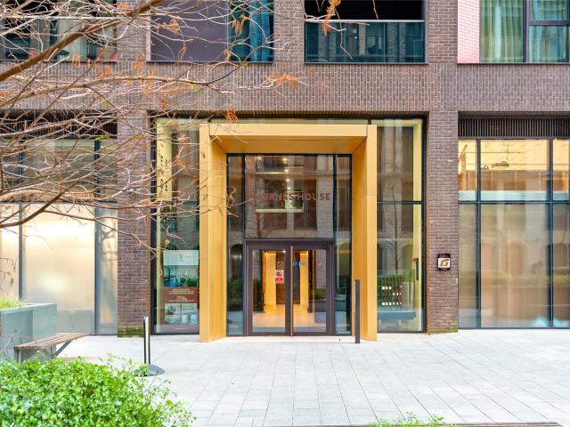 3 bedroom property to let in Thornes House, 4 Charles Clowes Walk, London, SW11 £4,463 pcm