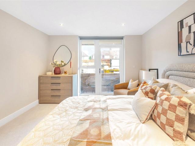 3 bedroom property to let in Thornton Road, London, SW12 £4,200 pcm