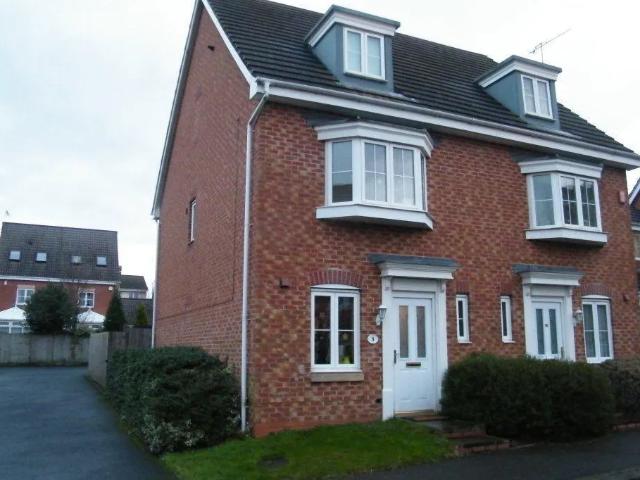3 bedroom property to let in Wycherley Way, Cradley Heath, West Midlands £1,300 pcm