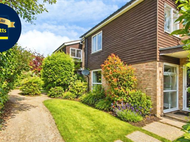 3 bedroom property to let in Waterhouse Lane, Chelmsford, CM1 £1,800 pcm