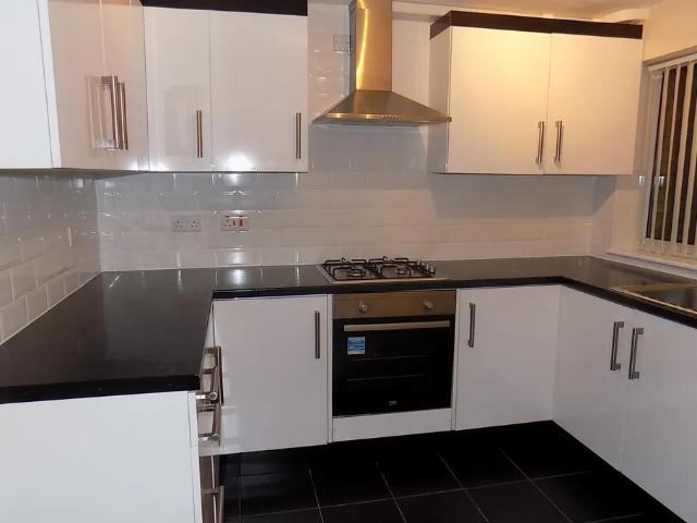 3 bedroom property to let in Winchester Gardens, Northfield, B31 £1,100 pcm