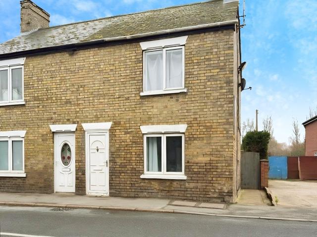 3 bedroom property to let in Wisbech Road, Outwell. £900 pcm