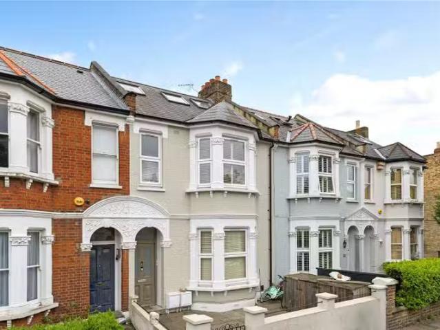 3 bedroom property to let in Wolseley Gardens, Chiswick, Londo.
