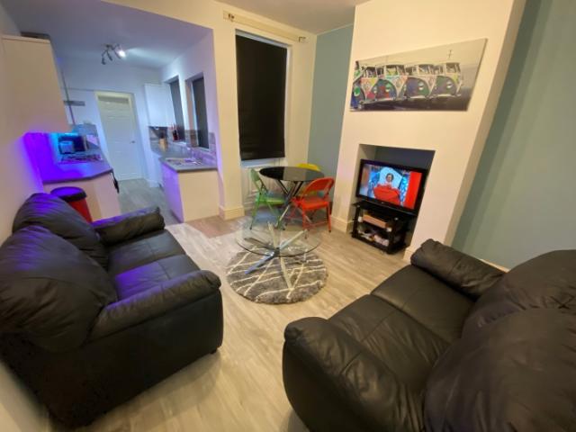 3 bedroom property to let in 204a Hubert Road £420 pw