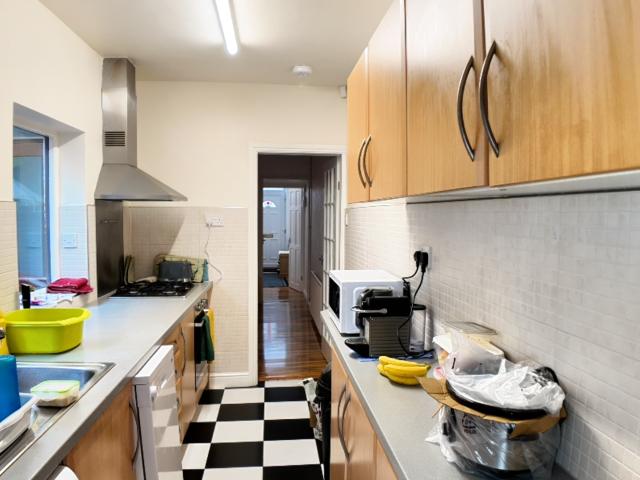 3 bedroom property to let in 77 Kitchener Road £360 pw