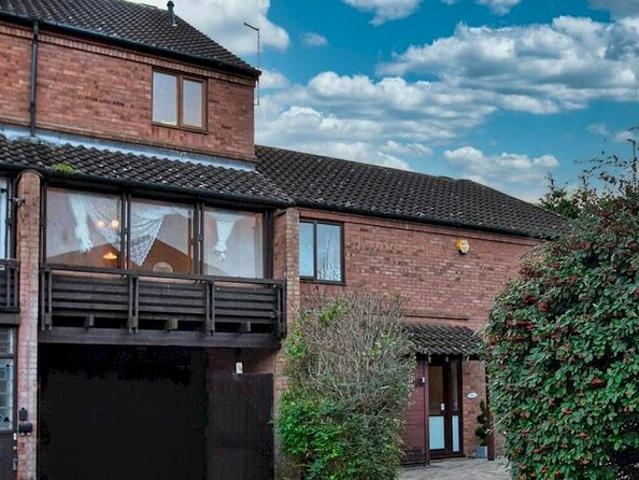 3 Bedroom Property To Rent In Turners Mews, Neath Hill, MK14