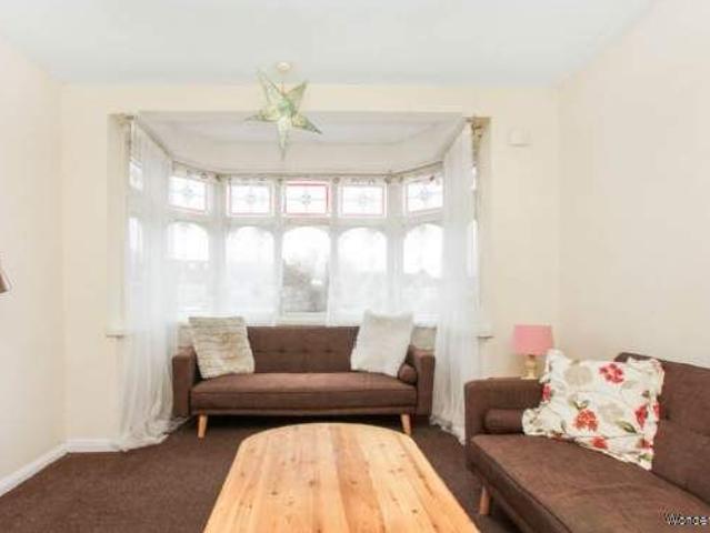 3 bedroom property to rent in Waltham Cross