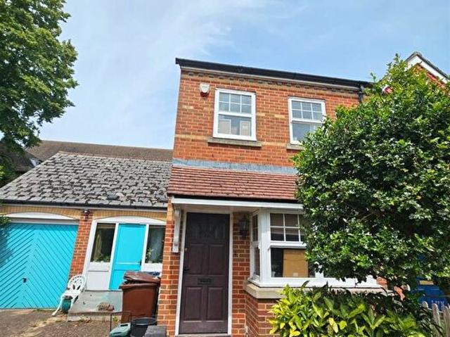 3 Bedroom Property To Rent In Hodges Court, Oxford, OX1