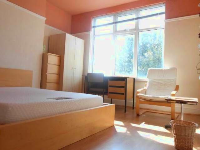 3 Bedroom Property To Rent In Long Oaks Avenue, Uplands, Swansea, SA2
