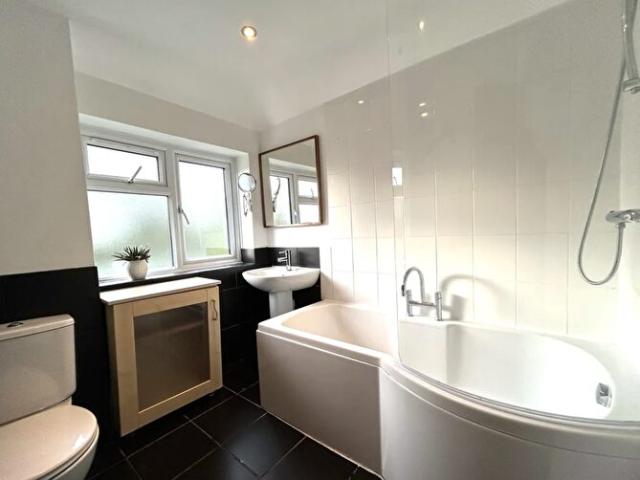 3 Bedroom Property To Rent In Lock Crescent, Kidlington, OX5