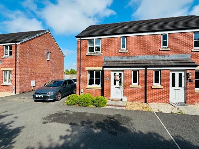 3 Bedroom Property To Rent In Maes Elen, Carmarthen, SA31