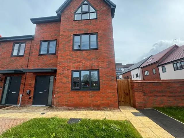 3 Bedroom Property To Rent In Osbourne Gardens, Aylesbury, HP21
