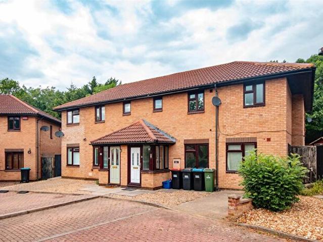 3 Bedroom Property To Rent In Pomander Crescent, Walnut Tree, Milton Keynes, MK7