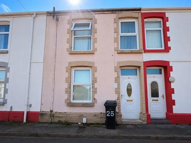 3 Bedroom Property To Rent In Ruskin Street, Neath, SA11