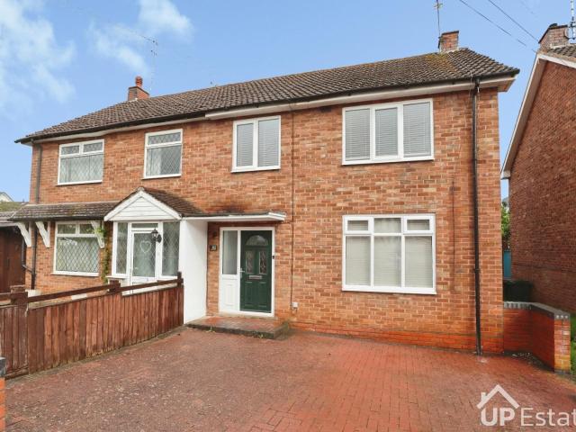 3 bedroom property to rent on The Farmstead, Coventry
