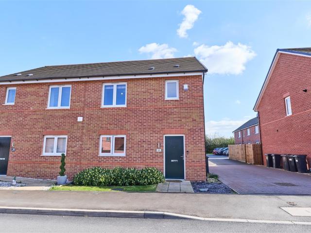 3 bedroom property to rent on Westfield avenue, Earl Shilton