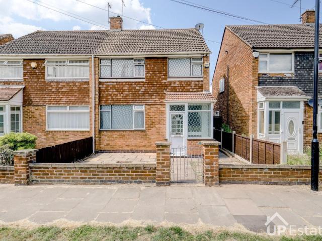 3 bedroom property to rent on Colina Close, Coventry