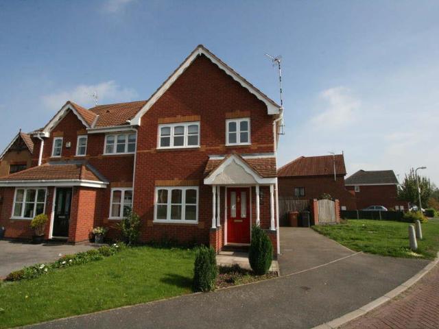 3 bedroom property to rent on Landseer Drive, Hinckley, Leicestershire