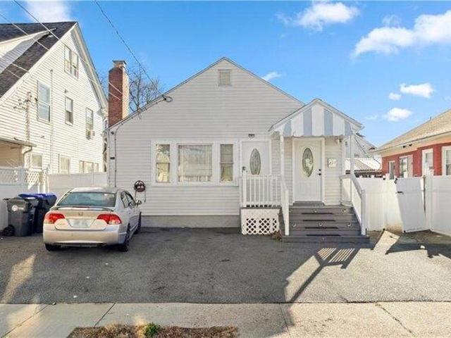 3 bedroom, Providence RI 02907 104792500
