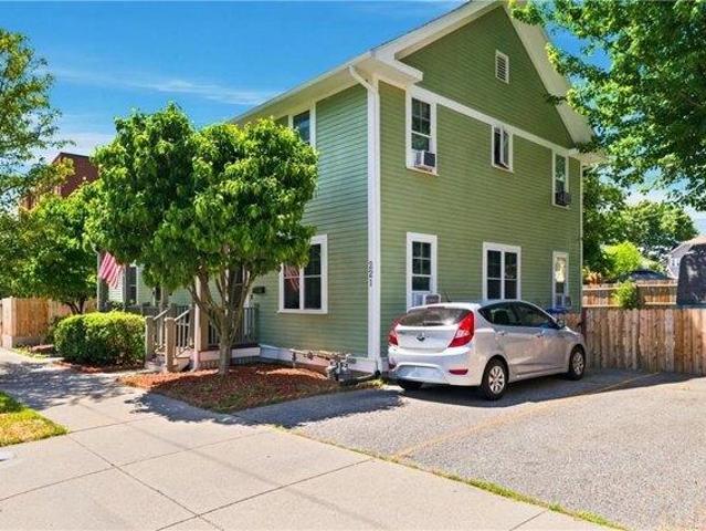 3 bedroom, Providence RI 02907 104848733