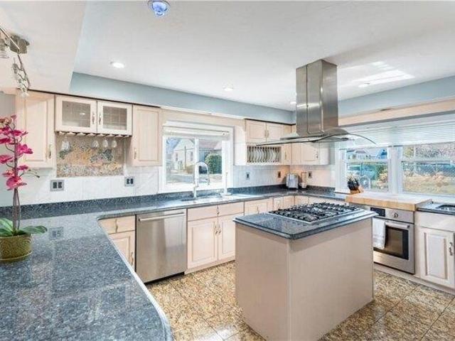 3 bedroom, Providence RI 02904 105094706
