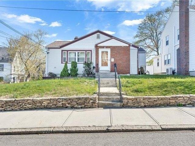 3 bedroom, Providence RI 02906 LS102761330
