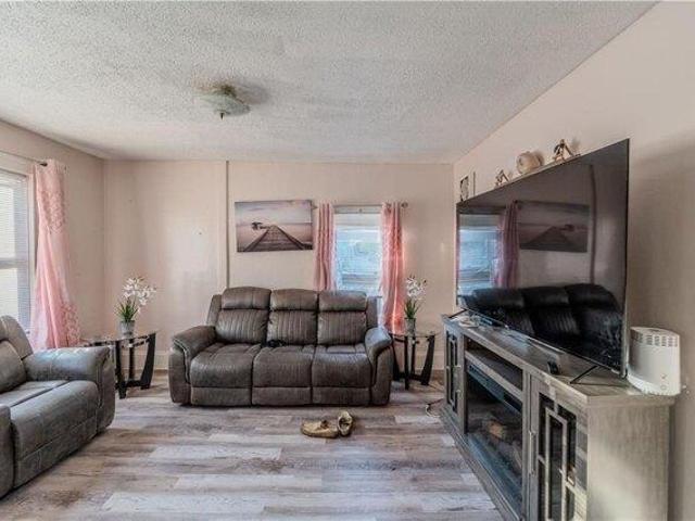 3 bedroom, Providence RI 02909 105240976