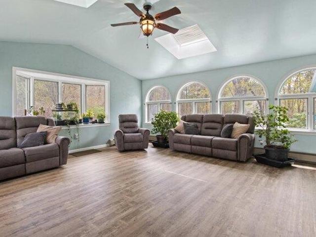 3 bedroom, Raymond ME 04071 105107227