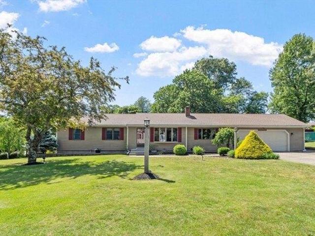3 bedroom, Raynham MA 02767 104510767