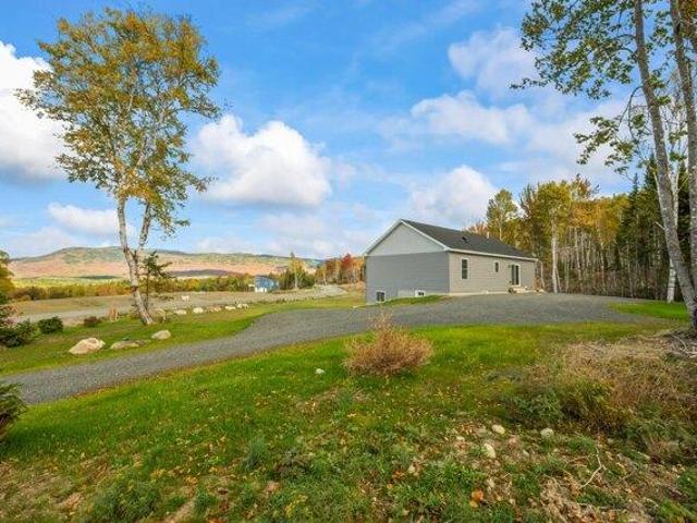 3 bedroom, Rangeley ME 04970 LS102824241