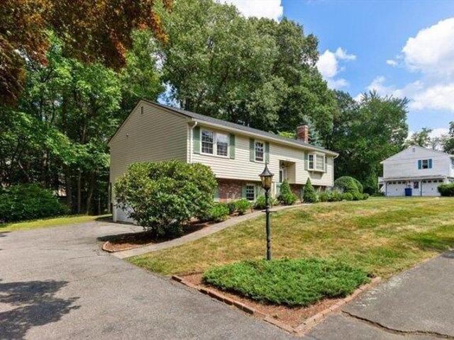 3 bedroom, Reading MA 01867 104834373
